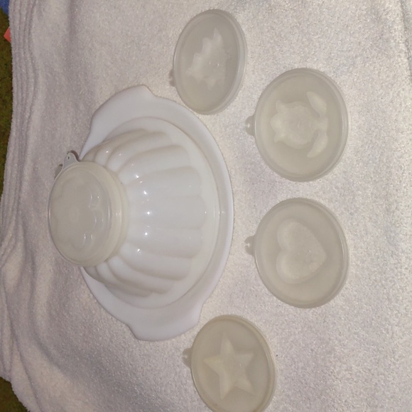 Tupperware | Kitchen | Vintage Tupperware Jellyo Mold With Different ...